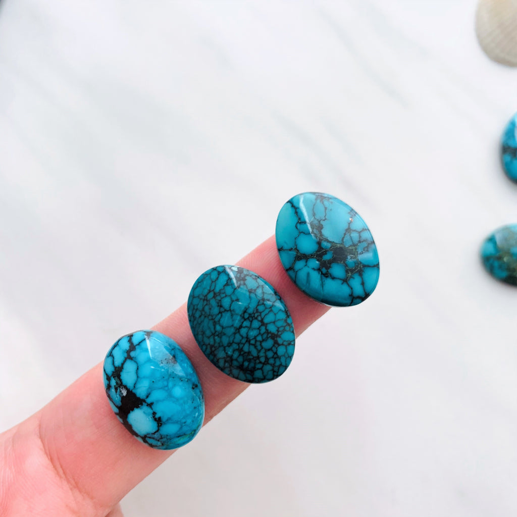 20 x 15 mm Oval Yungai Turquoise Cabochons, Set of 1 – Turquoise Moose